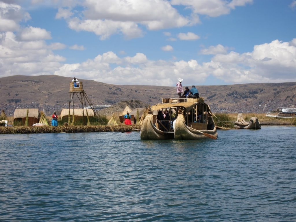 The Floating Uros Islands in the Laka Titicaca | What to do, see?