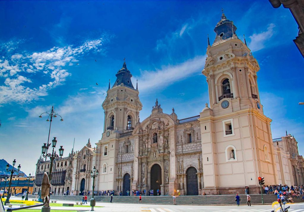 How to Travel from Lima to Cusco | By Bus, Plain, Train